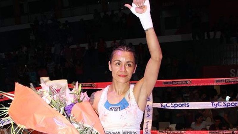 María Cecilia Román retuvo el título en una noche polémica y ...
