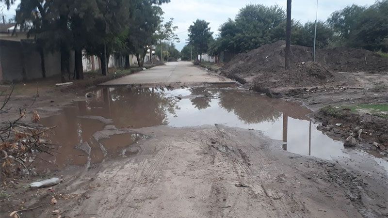 Los vecinos se quejan porque dejaron una calle sin pavimentar y está ...