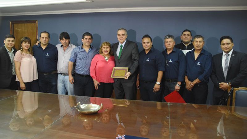 AESYA reconoció el compromiso del diario El Liberal con los docentes ...