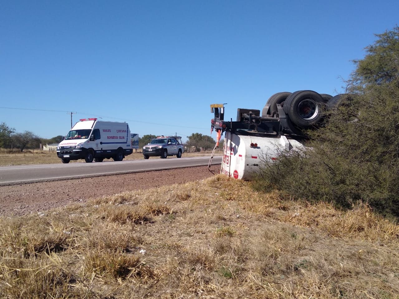 Vuelco de un camión con gasoil en ruta 34 - Diario Panorama