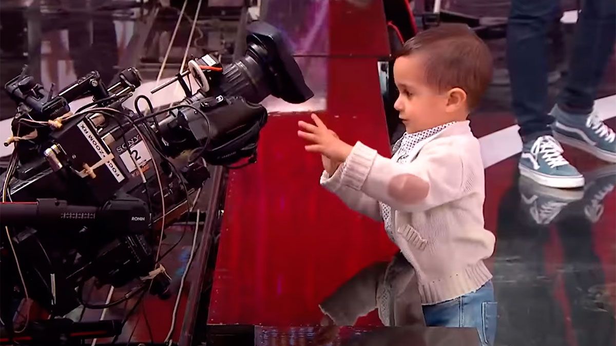 Ariel Puchetta debutó en La Academia acompañado de su hijo y enamoró a ...