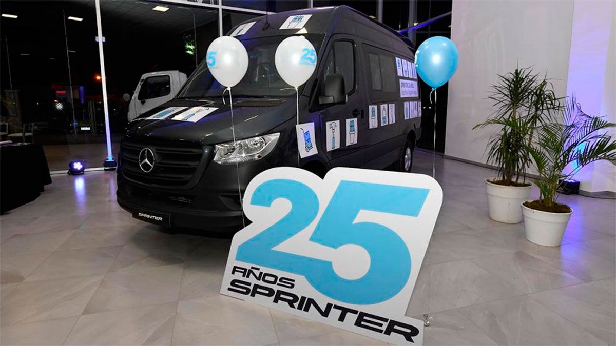 Doble festejo de Rolcar en Santiago: 25 años de la Sprinter y 70 en ...