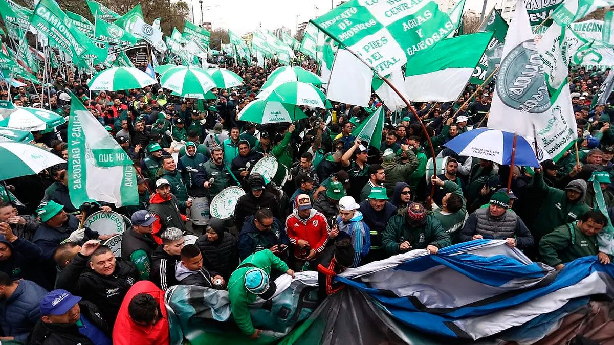 Marcha de la CGT y la Izquierda: manifestantes comenzaron a copar el ...