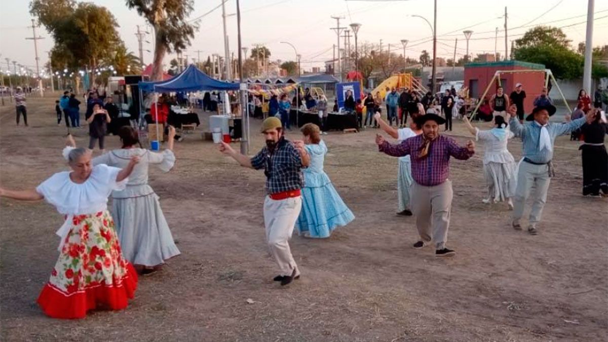 La Municipalidad organizó una Feria Comunitaria en el barrio Ejército ...