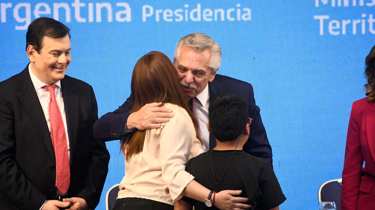 Alberto Fernández: No hay momento más gratificante para mí que darle la ...