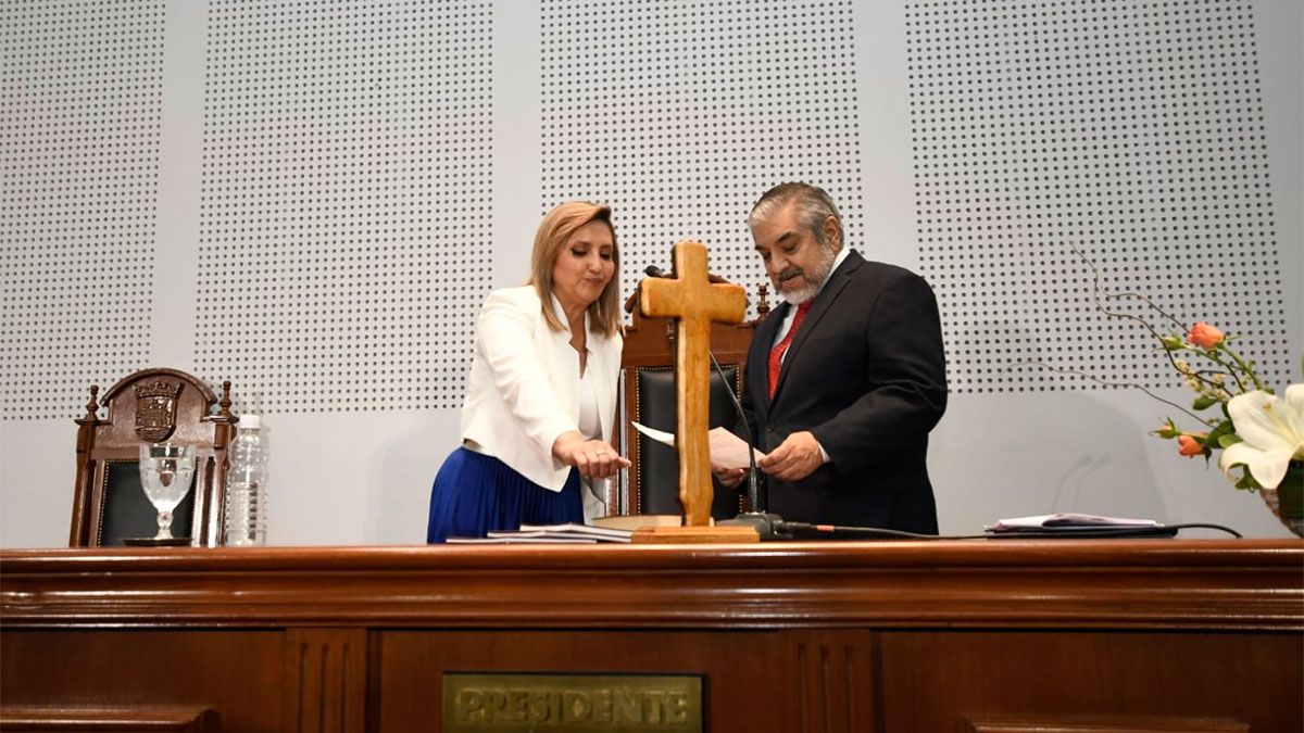 Norma Fuentes asumió un nuevo mandato como intendente de la Madre de ...