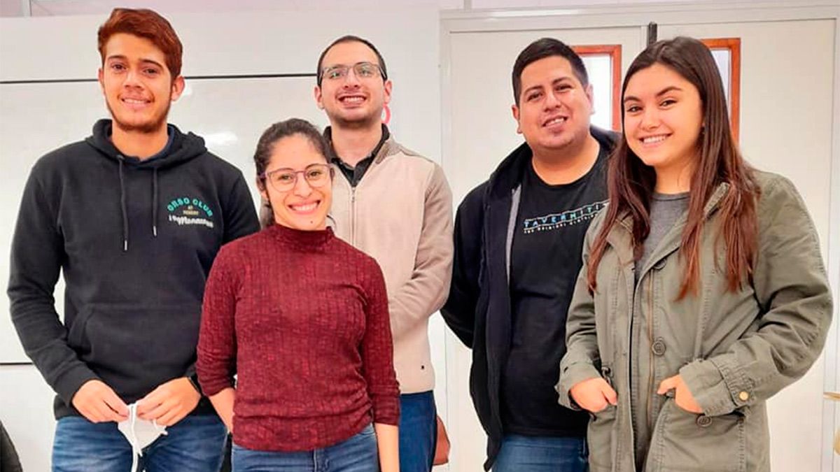 Llegaron los diplomas de los primeros médicos formados en Santiago del ...