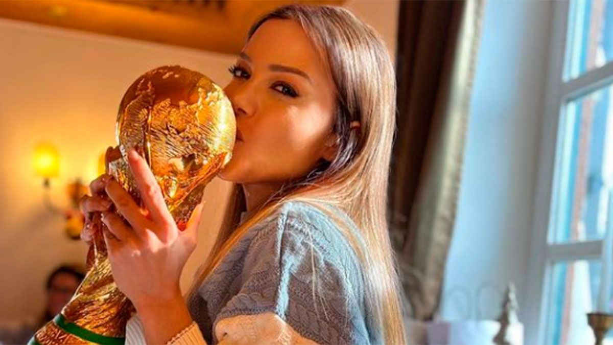 Eva Anderson se fotografío con la Copa del Mundo: el detrás de escena y ...