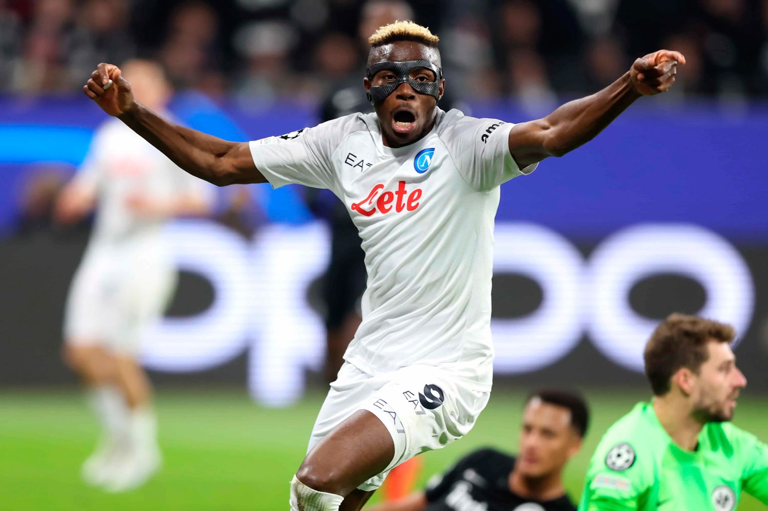 Napoli se quedó con una gran victoria ante Eintracht Frankfurt y sacó ...