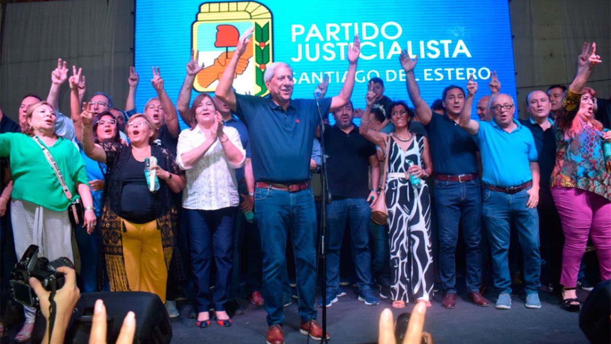 Multitudinario plenario del PJ santiagueño en Red Star - Diario Panorama