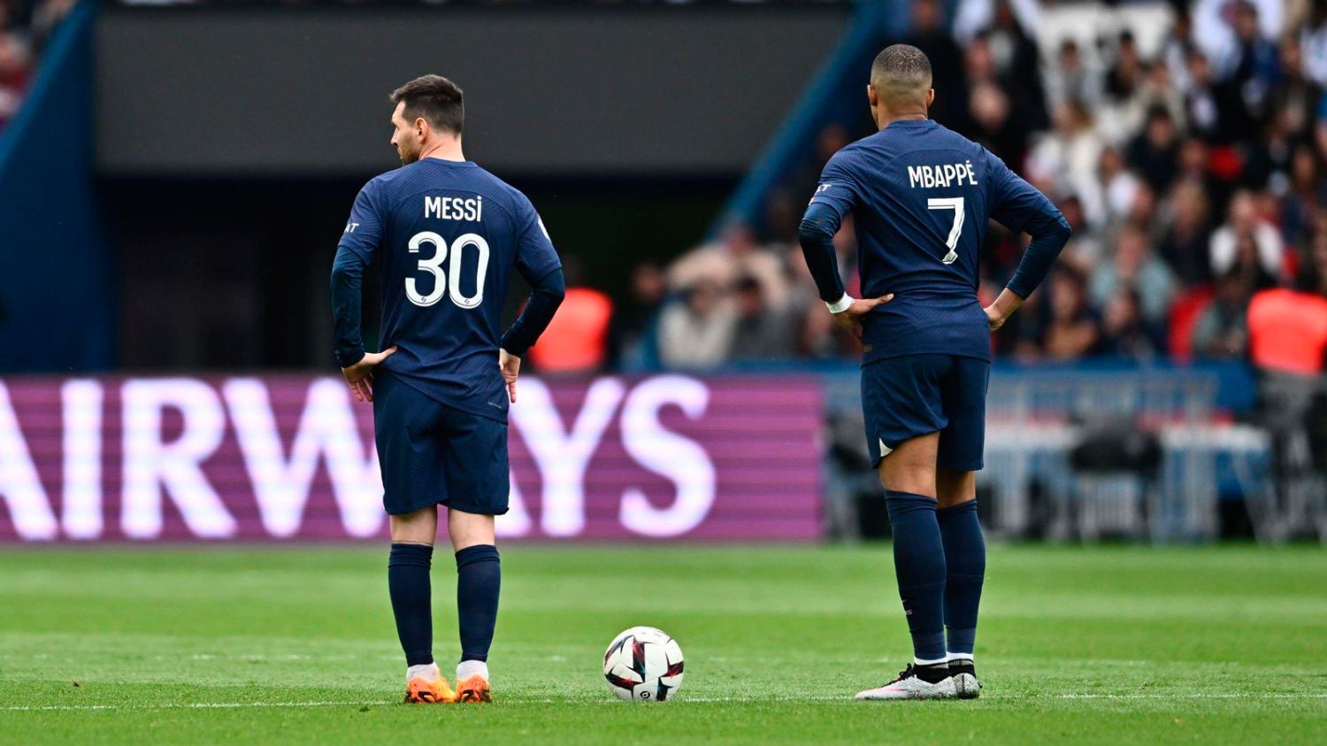 París Saint-Germain, con Messi y Mbappé, cayó ante Lorient como local ...