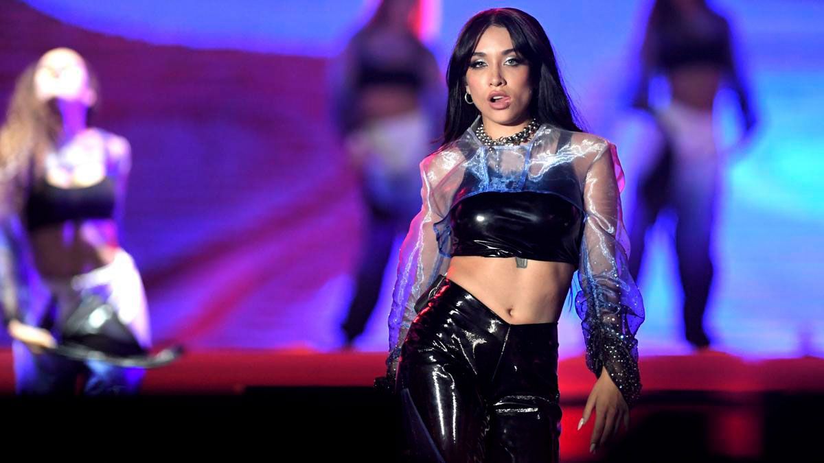 Acusaron a María Becerra de realizar playback en el Times Square - Diario Panorama