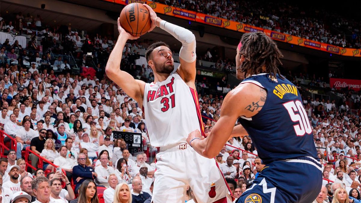 Denver consiguió un triunfazo en Miami y acaricia el título de la NBA ...