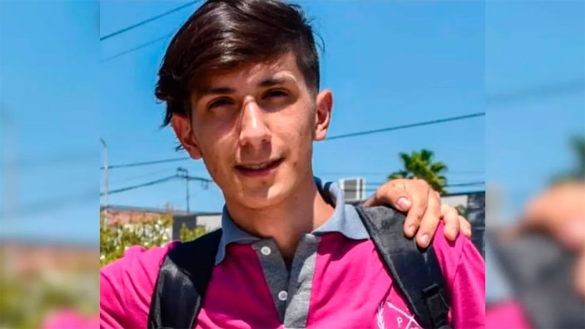 Conmoción: un estudiante de 18 años se descompensó en plena clase y murió - Diario Panorama