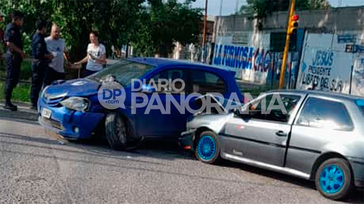Un violento accidente entre dos autos alteró la calma de la zona norte ...