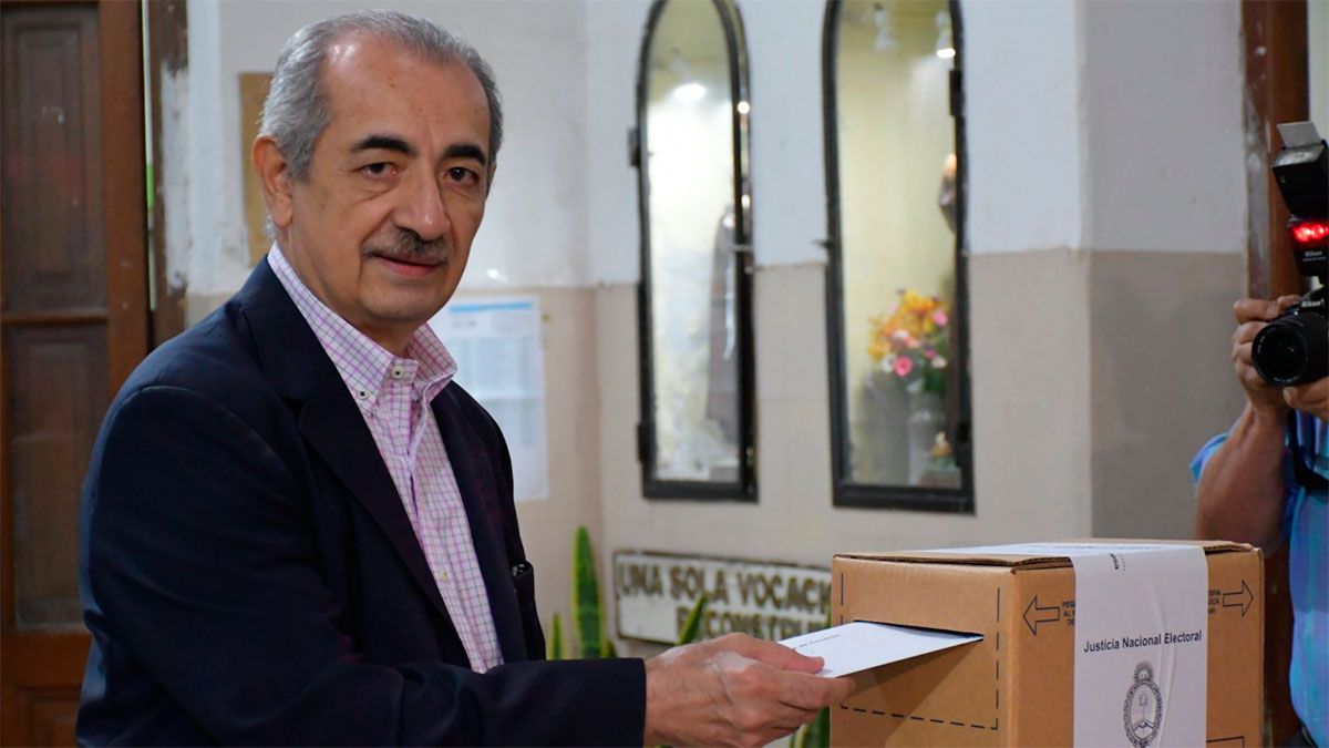 Votó Ricardo Daives: Debemos consolidar estos 40 años de democracia ...