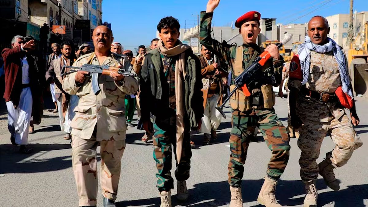 Los hutíes prometen responder tras el masivo ataque liderado por EE.UU. en Yemen - Diario Panorama