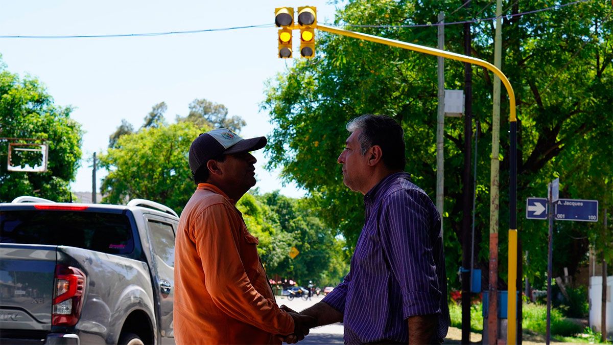 Nediani visitó la instalación de semáforos en la intersección de Av ...