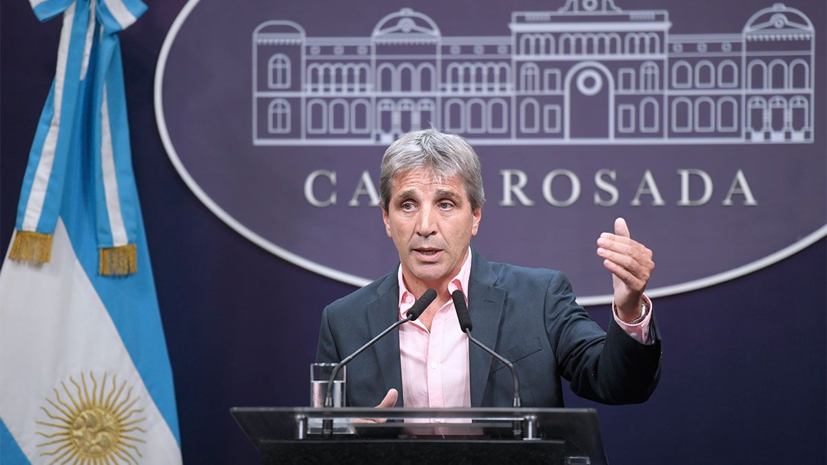 Luis Caputo: “Todo es un curro en este país, hay kioscos por todos ...