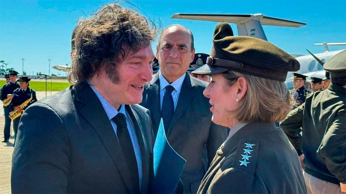 Javier Milei recibió un avión Hércules que donó Estados Unidos - Diario ...