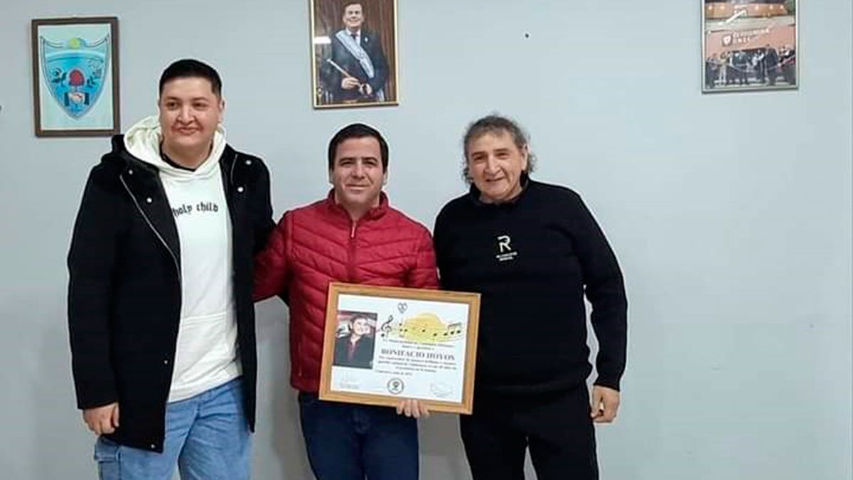 Bonifacio Hoyos recibió una distinción por sus 40 años de trayectoria ...