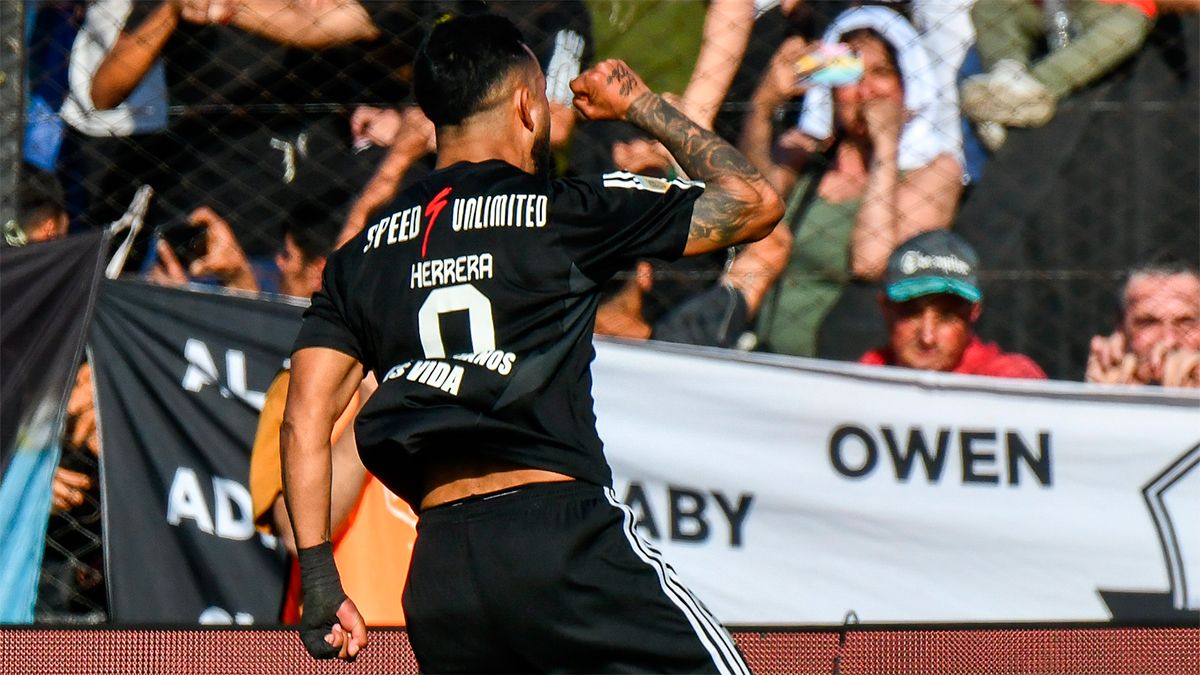 Riestra volvió a hacerse fuerte como local y amargó a Huracán - Diario ...