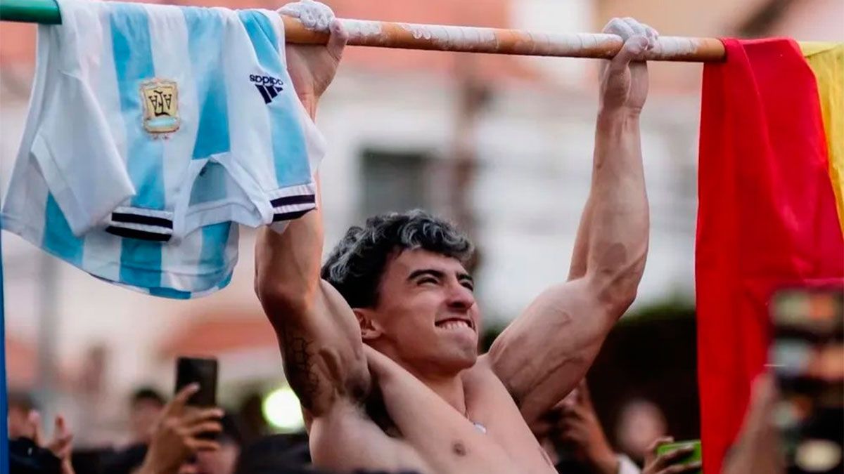 El influencer Gero Arias logró el récord y realizó 366 dominadas ante un Obelisco repleto ...