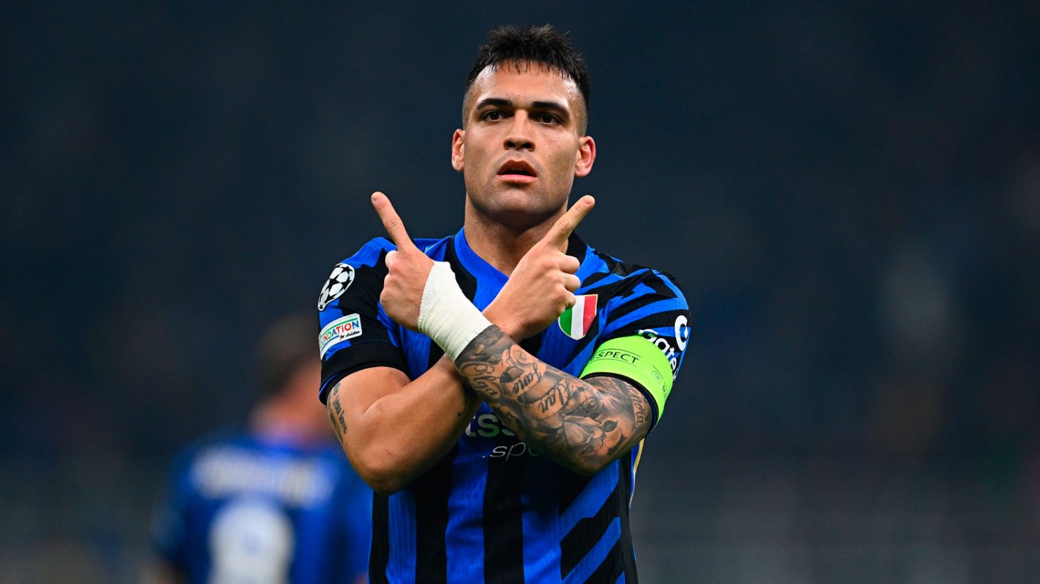 Lautaro Martínez marcó un triplete, rompió un récord y metió al Inter en los octavos de final de ...