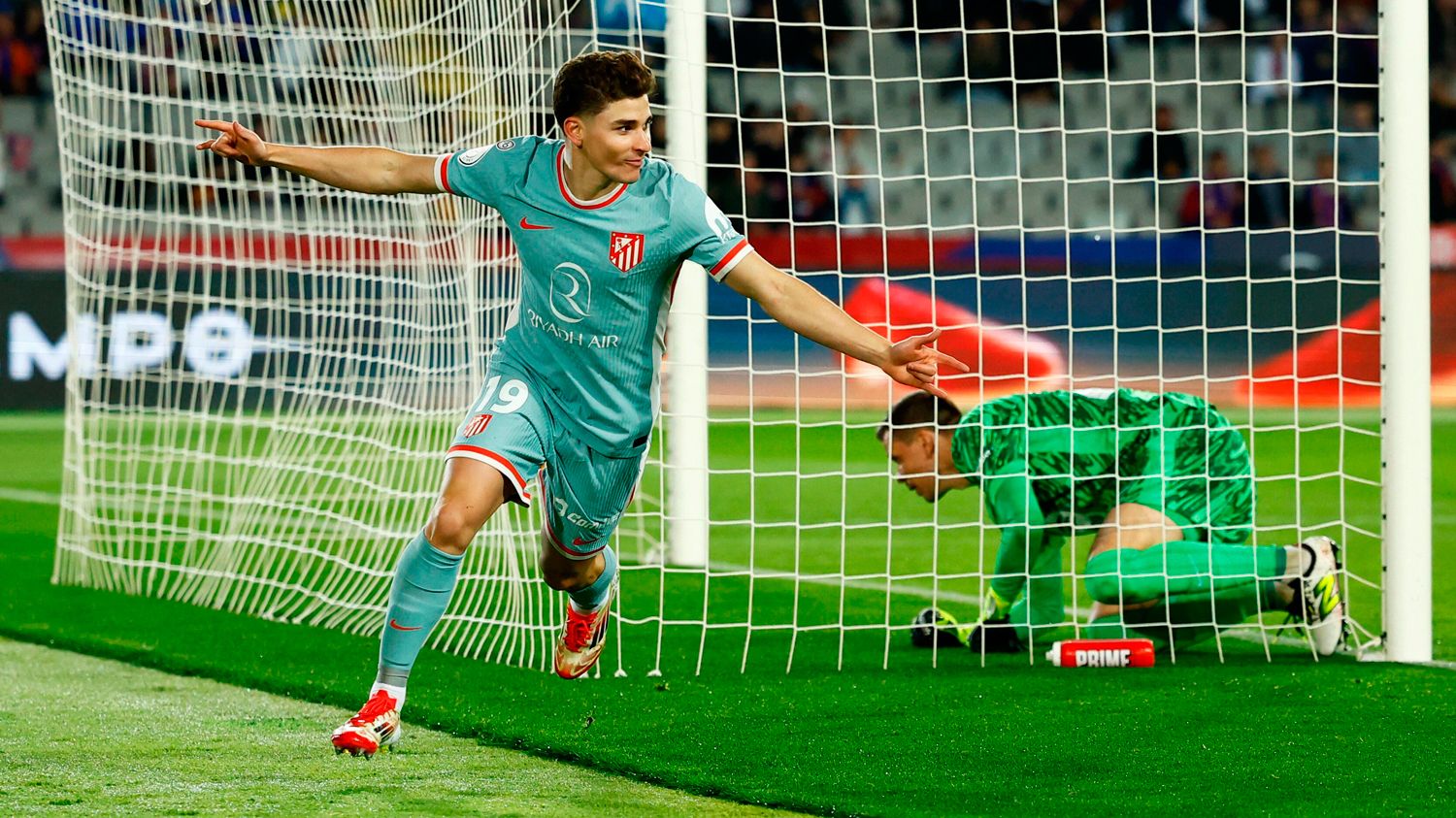 Gol y asistencia de Julián Álvarez en el empate del Atlético de Madrid ante el Barcelona por la ...