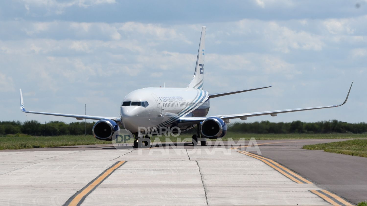 Arribó al aeropuerto de Santiago del Estero el avión hidrante que ...